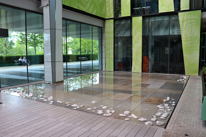 Vodní prvky v Amazon Court :: Pražské kašny a fontány